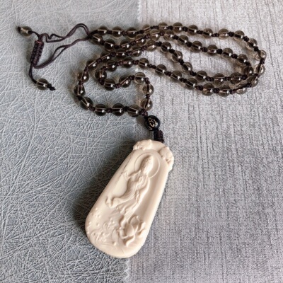 D26#天然猛犸象牙白冰料精工雕刻观音吊坠 53.8*25.5*9.5mm 14.9g