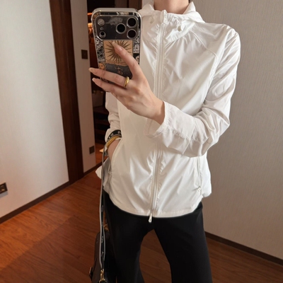 运动风连帽冲锋衣女显瘦百搭