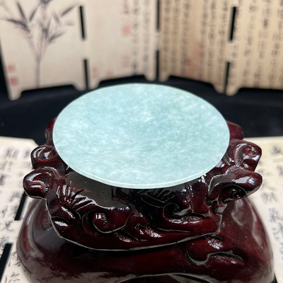 隆慈缘缅甸A货豆绿翡翠碟摆件