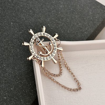 新款水钻带链条海军风西装胸花