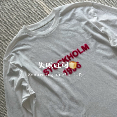 字母1996植绒圆领长袖宽松T恤女