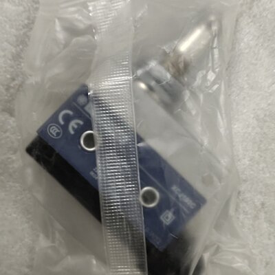 议价施耐德Telemeccanique XCJ102C限位开关，