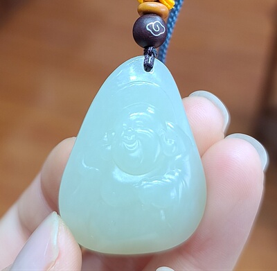 小石头和田玉山料挂件