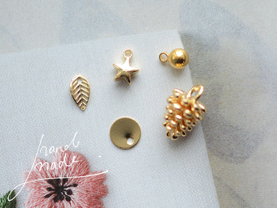 diy串珠松果铃铛蝴蝶圆片小吊坠