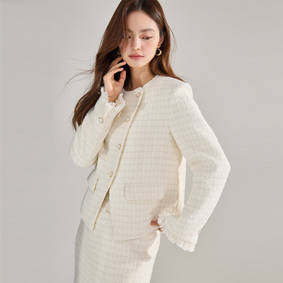 26早春法式白色绵羊毛小香风外套女别致优雅时尚套装18240+18241