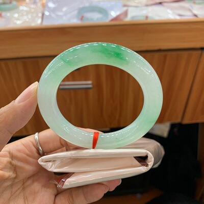 121704JM 飘绿圆条翡翠手镯 54.1-10.8