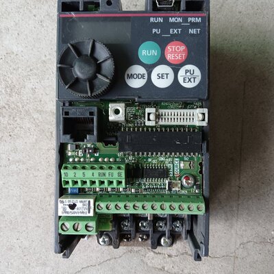 议价变频器FR-E720-0.2Kfr-e720-0.2kFRE720-0.2KFRE7200.2K
