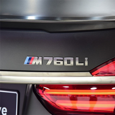 宝马后尾标灰色xdrive四驱车