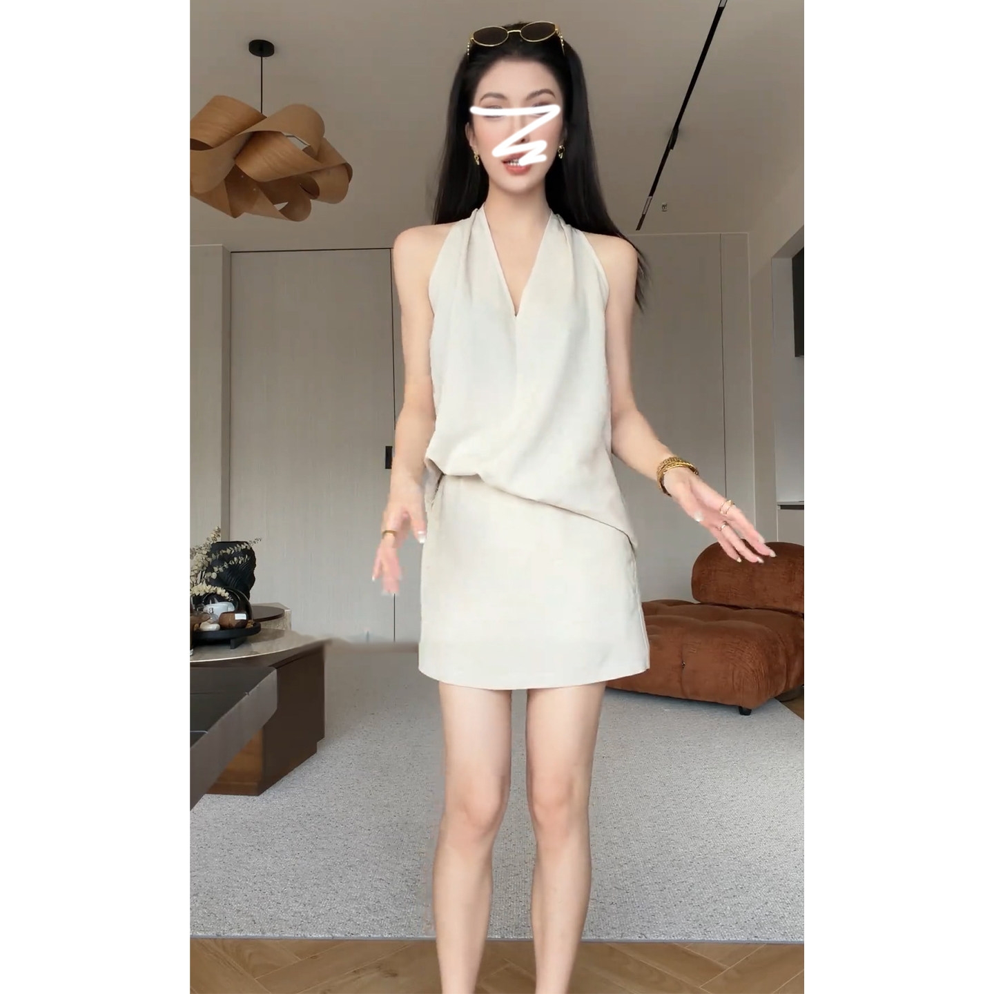 老钱风穿搭套装女夏季气质极简风V领无袖上衣高腰显瘦短裙两件套