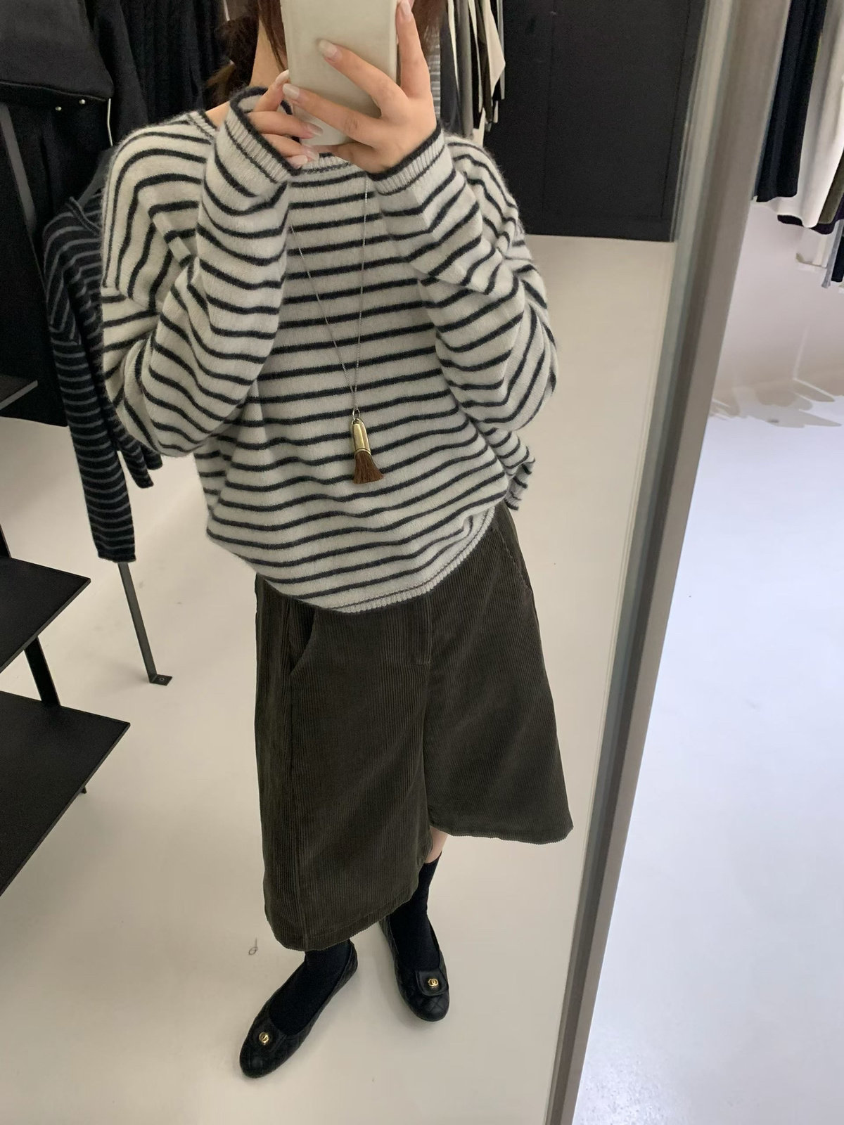 吉姆姐姐 2026秋 AT THE BRUSH条纹后背开叉设计针织衫毛衣