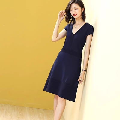晓 外贸女J005 挺括有型 特有质感 修身藏肉 V领针织连衣裙~A997