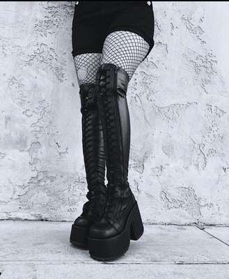 在途现货Demonia暗黑哥特亚文化Camel 300辣妹朋克摇滚松糕过膝靴
