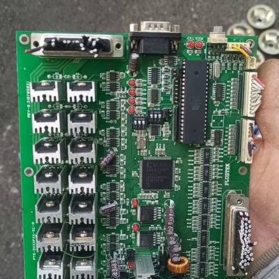 可议价XC2S50芯片 TC4420E电路板一张。包邮