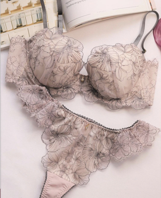 日本华歌尔AMPHI有钢托上托文胸