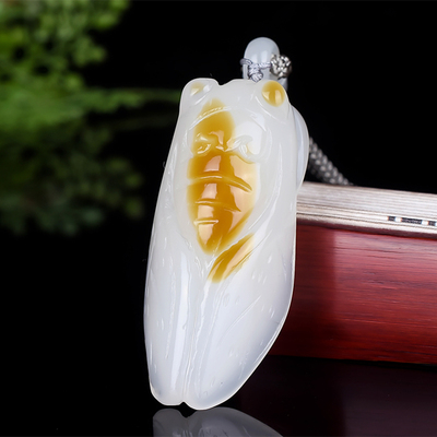 天然和田玉糖玉知了吊坠