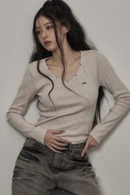 韩国设计师品牌KHAKIPOINT25秋冬新品大圆领铆钉T恤