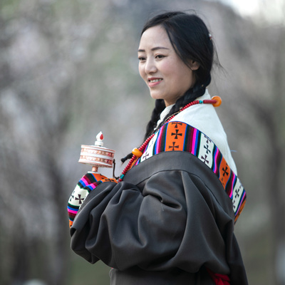 定制传统藏族服饰女式氆氇传统经典手工地道生活装演出加里藏袍