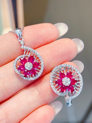 18K红宝石吊坠（不含链）主石：1.12ct 重量约：3.51g