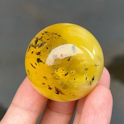 植物风景珀蜜蜡圆珠规格34.8mm，重23.99克半蜜半珀内含植物包裹