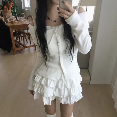 新年进行时 设计感纽扣修身长袖T恤 甜酷辣妹风收腰露肩百搭上衣