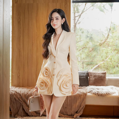 越南小众DARLING DIVA 2026夏季新款优雅精致淡黄色花朵连衣裙