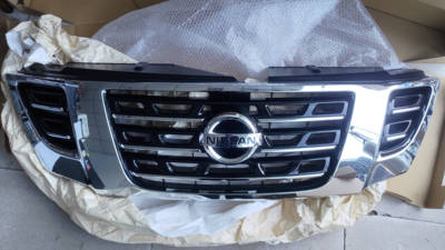 尼桑途乐Y62前杠中网原厂