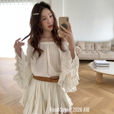 FOUR SEVEN 2026AW 韩系一字肩松紧腰花边喇叭袖百搭显瘦休闲上衣