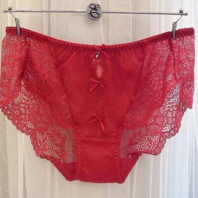 红色精美吊坠蝴蝶结蕾丝女平角裤
