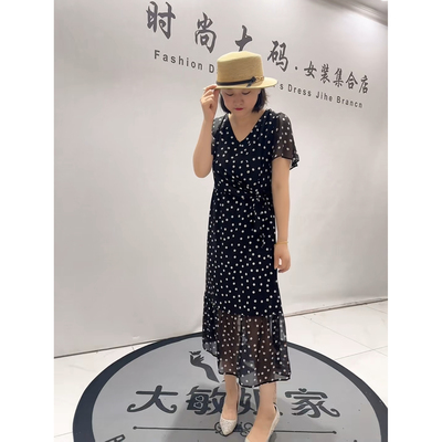 31187女权贵族2026夏新款加肥加大码女装立体剪裁收腰V领连衣裙子
