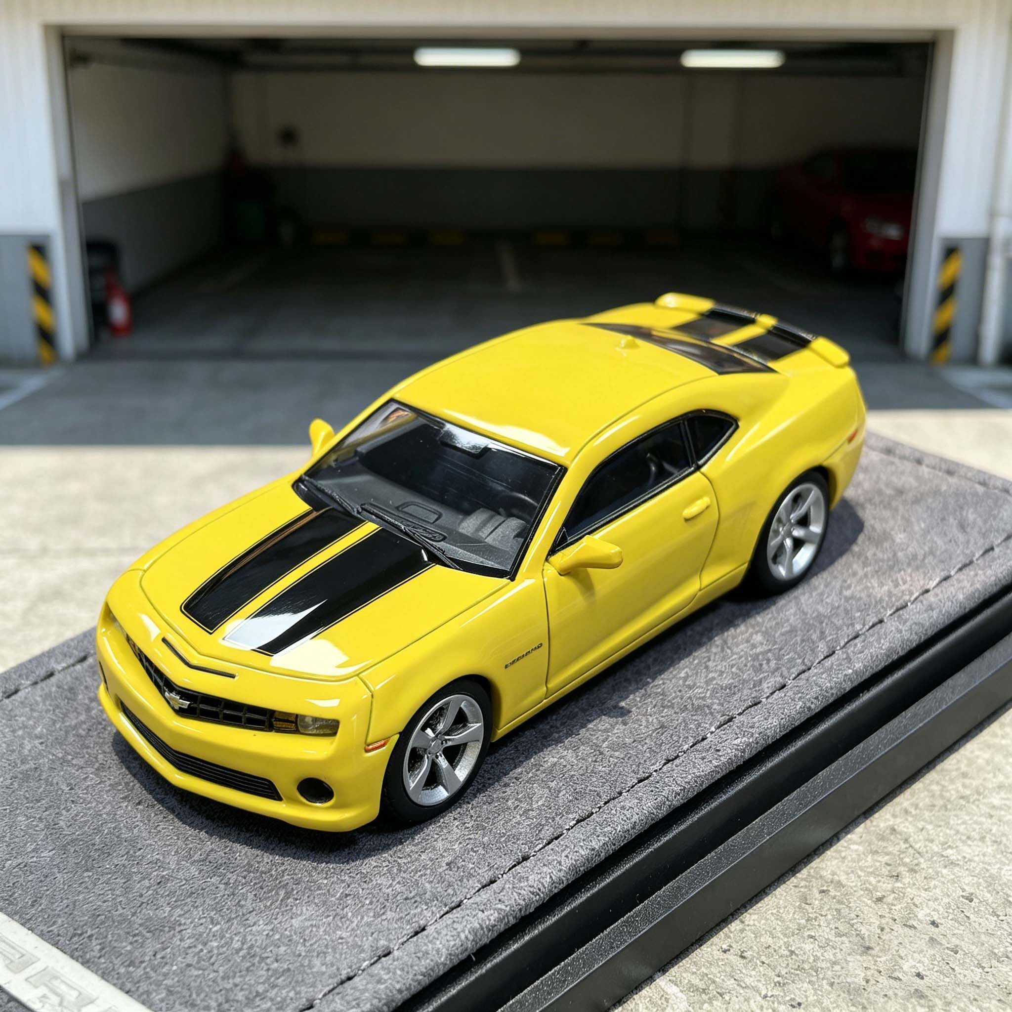 GOC 1:64 雪弗兰科迈罗Chevrolet Camaro 黄色 合金汽车模型