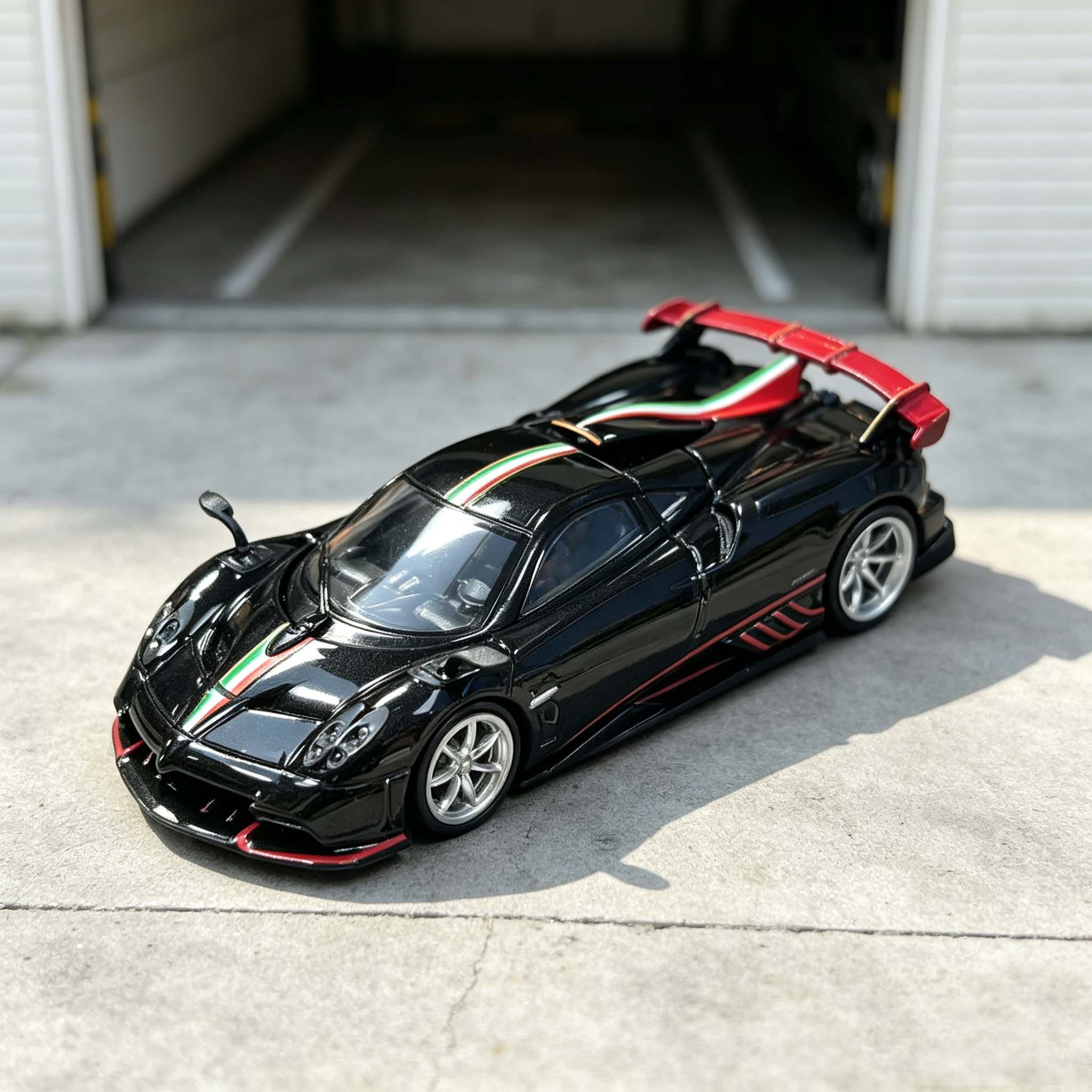 Tarmac Works 1/64 帕加尼伊莫拉 Nero Oro黑金版 合金汽车模型