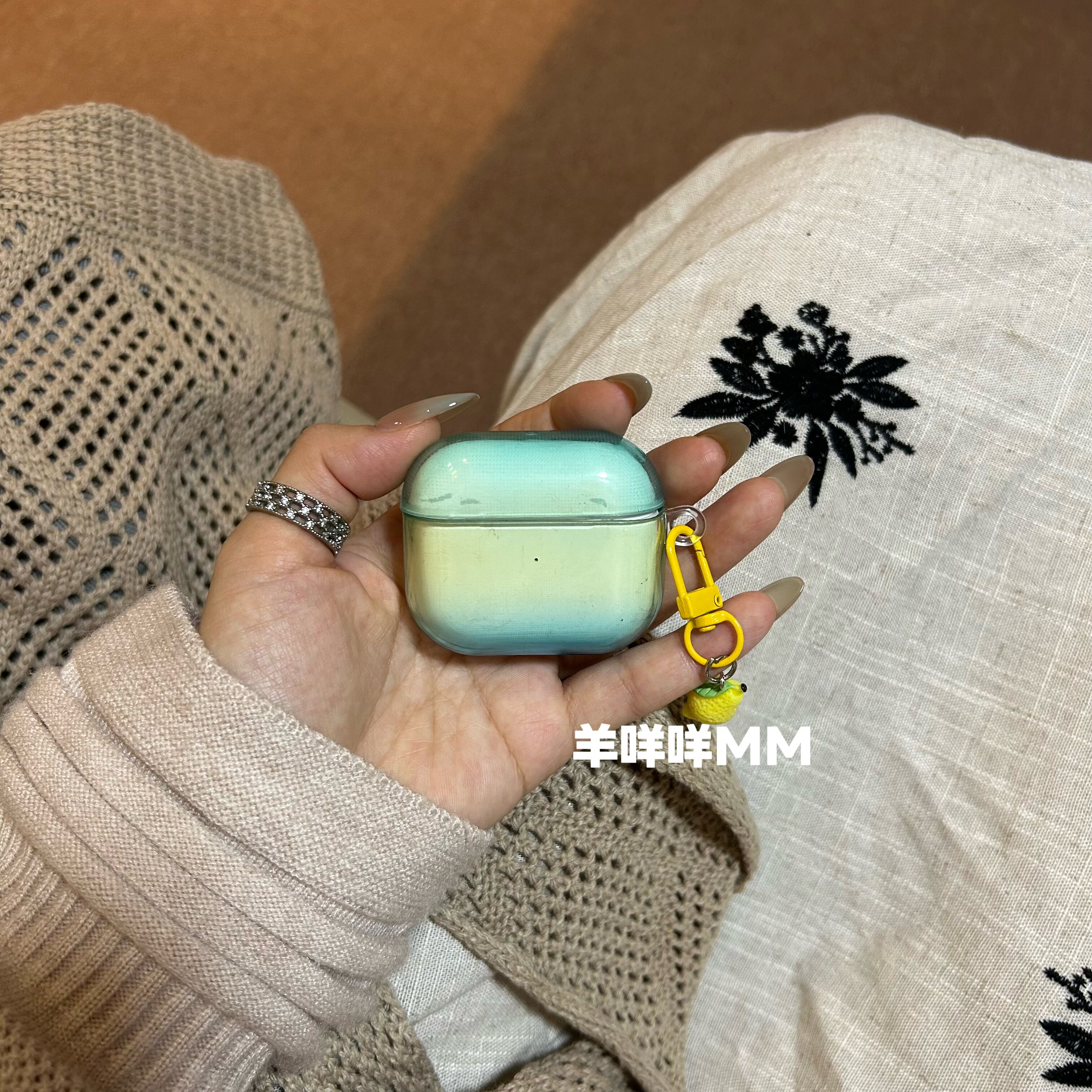 羊咩咩MM韩系ins小众简约渐变色适用AirPods1代/2代耳机壳苹果pro2/pro3蓝牙保护套3代少女心4代软耳机套