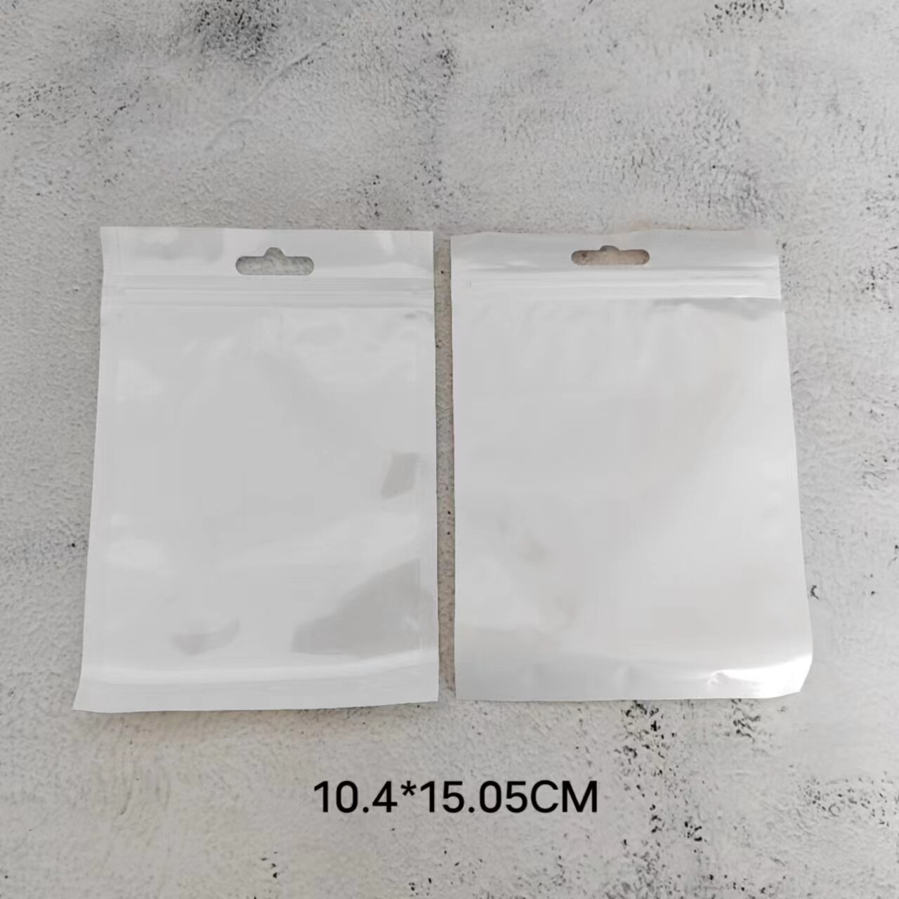 单个袋子可以装数据线,耳机,充电器 ,转接头等