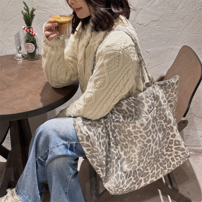 有趣琳 51153 2025秋冬新款通勤时尚大容量帆布袋银灰色女休闲