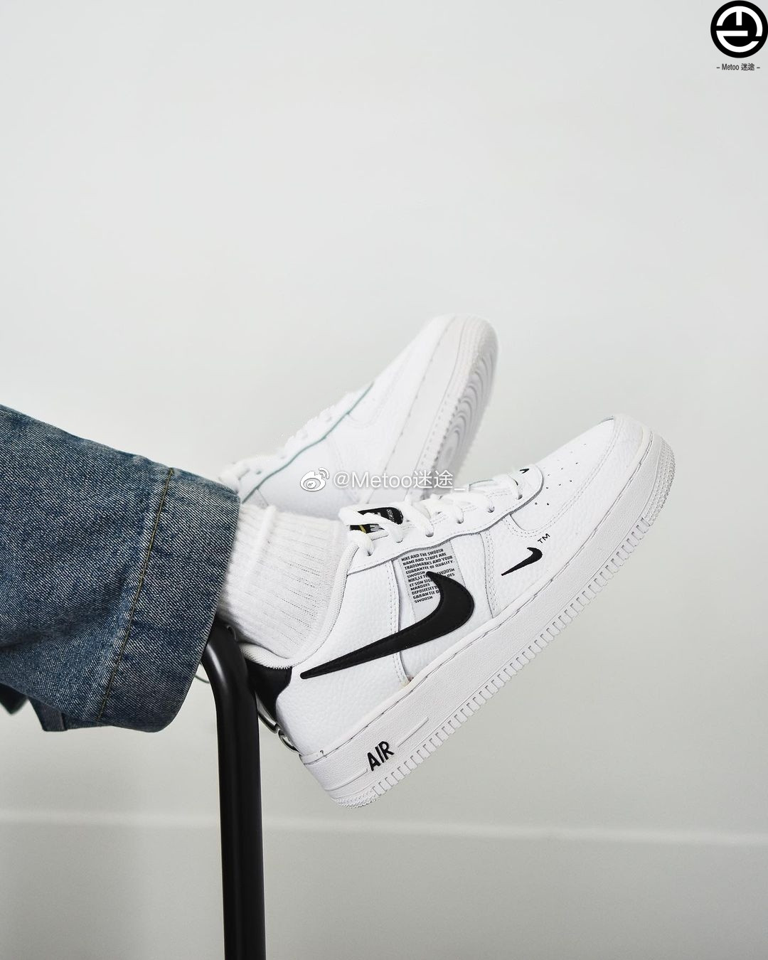 Nike/耐克 Air Force 1女子黑白解构低帮空军一号板鞋 AR1708-100_虎窝淘