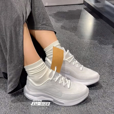 Nike耐克纯白女子缓震运动跑鞋