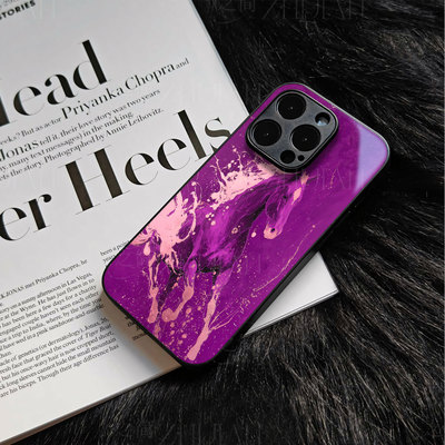 苹果17promax奔马红金玻璃手机壳马年新年祝福有钱适用苹果华为OPPORENO14PRONOVA15proVIVOY300T荣耀500pro