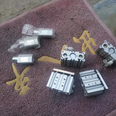 SMC汽缸，RSDQA20-10DZ共3个，每个35元包邮功--议价商品