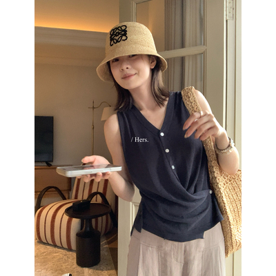 Hers-夏上新韩标气质日常小设计感交叉侧纽扣V领背心08196