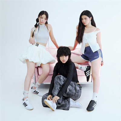 薄底8月跆拳道文化运动鞋ADIDAS