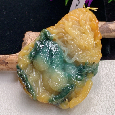 xj实拍我58.2*43.9*11.5天然翡翠三彩精雕随形龙牌生意兴隆玉吊坠