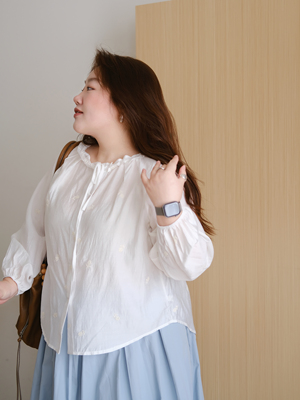 03/08早春新品刺绣花朵气质百搭清新抽绳优雅设计显瘦上衣