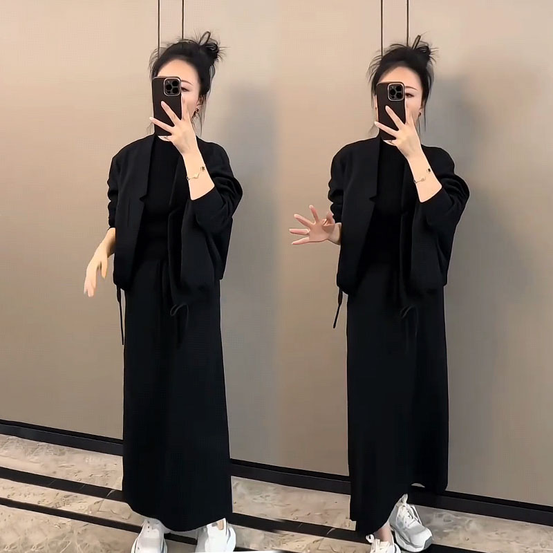 休闲时尚套装女2026秋季新款韩版长袖开衫修身打底衫半身裙三件套