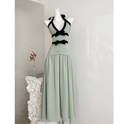 VENUIE法式海边度假气质长裙露背生日轻晚礼服V领挂脖吊带连衣裙