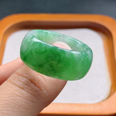 28-29号缅甸天然A货翡翠 T1233 内径22.5mm 冰辣绿轮胎扳指戒指