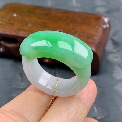 23号缅甸天然A货翡翠 T1120 内径20.5/11.1/3.9mm 飘阳绿马鞍戒指