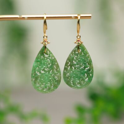 老翡翠镂空雕花水滴形耳坠