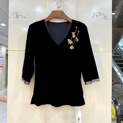 赫琳娜2892树叶钉珠V领丝绒小衫