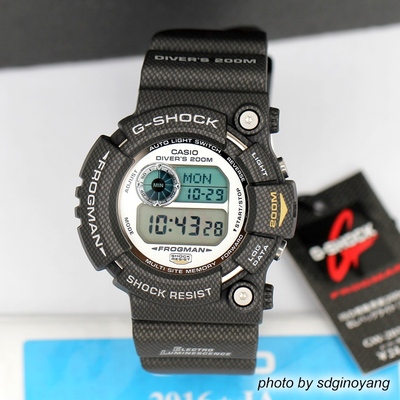 G-SHOCK碳纤纹蛙人腕表