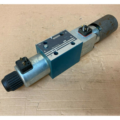 Bosch 0810001886 4/3 Wegeventil Hydraulikventil